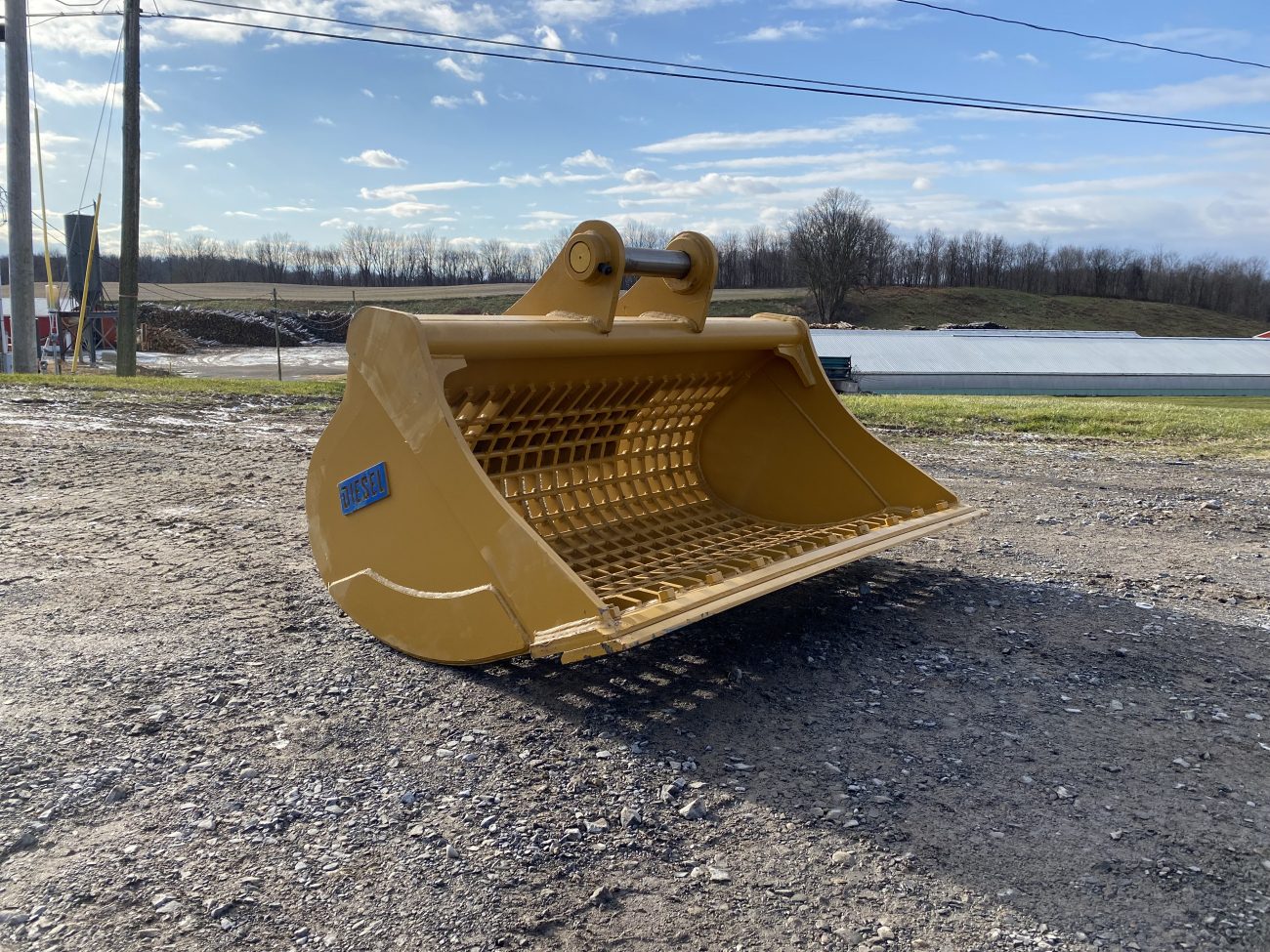 60'' Screening BUCKET FOR 160CL EXCAVATOR - Dynamic Attachments