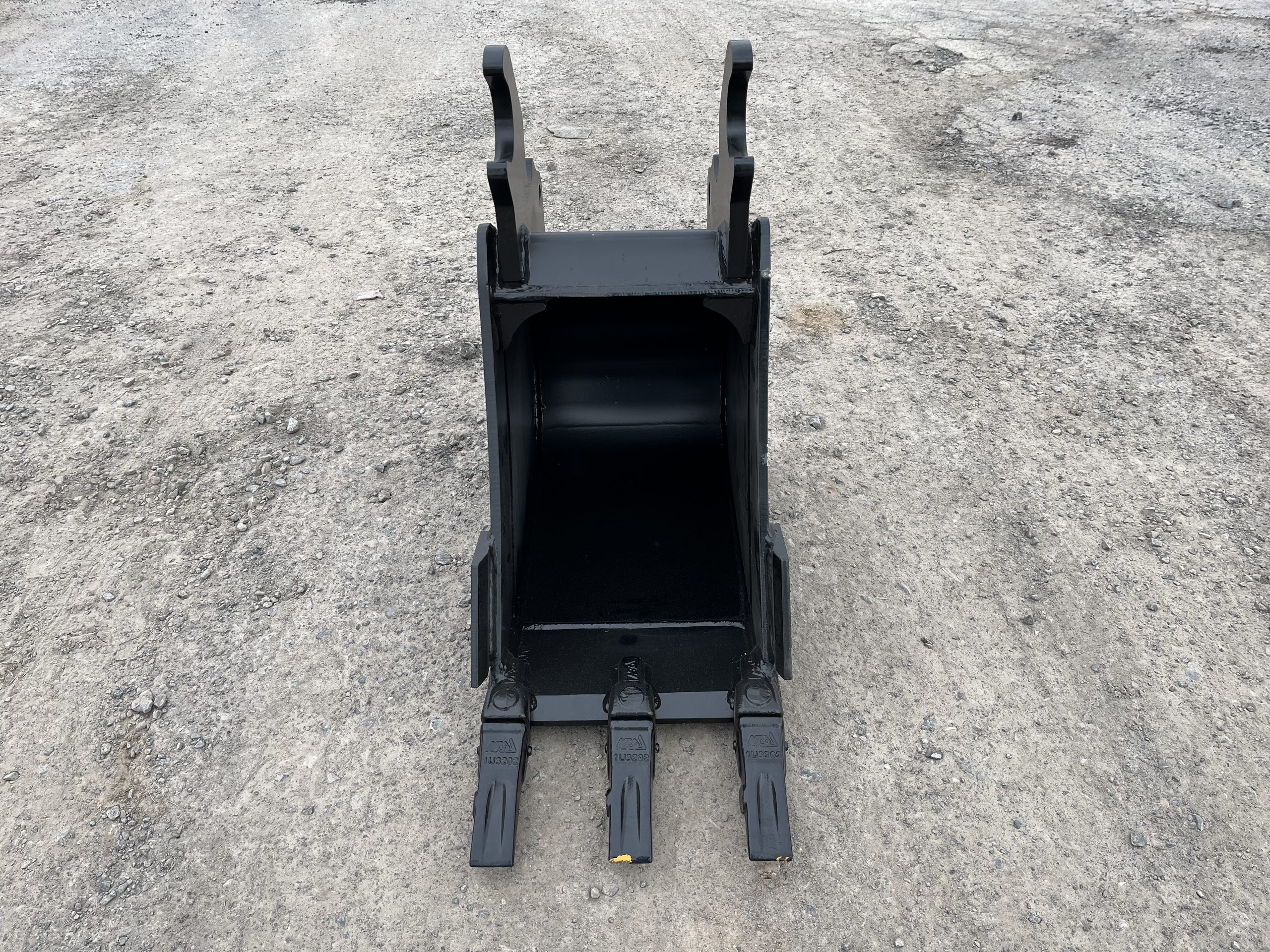 12" Bucket For Kubota KX040 - Dynamic Attachments